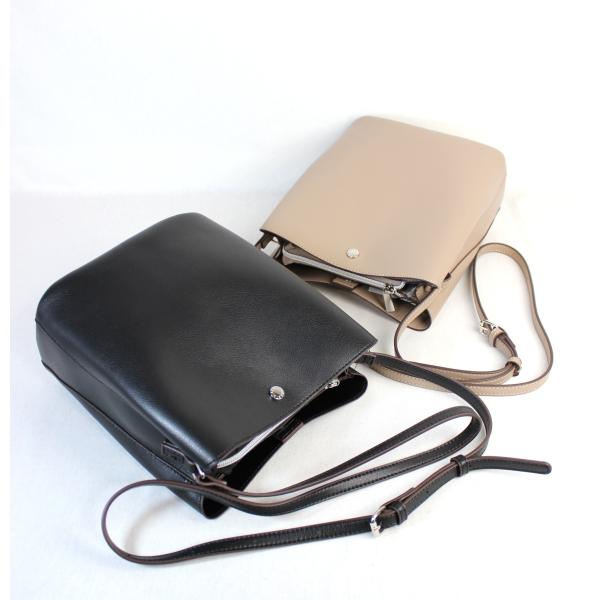 配送料無料　沖縄県、離島は税込800円別途配送料がかかります”かるいかばんシリーズに新型が仲間入り！”大人気のかるいかばんシリーズに縦長フォルムの完全新型ショルダーバッグが登場！三つ口仕様の縦型ショルダーはメイン口がファスナー仕様になってお...