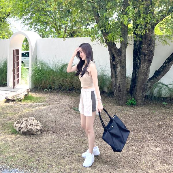 送料無料 （沖縄県・離島は送料800円になります）毎日頑張るあなたの味方でいたいから。肩楽(かたらく)シリーズ。光沢が上品なナイロンに、手触りの良い柔らかい合皮を使い合わせました。肩への重さを感じずらくするハンドル内のクッションがポイント。...