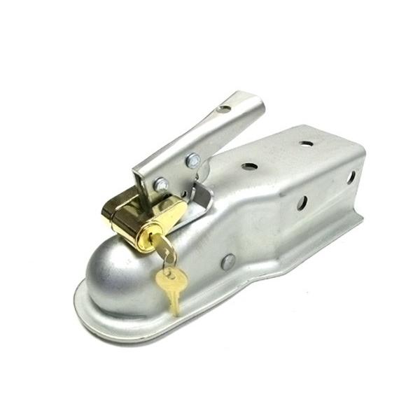 【商品詳細】【商品説明】トレーラー用 鍵付き カプラーロックピン＆ヒッチカプラーセットトレーラーの盗難防止にオススメです！トレーラーをヒッチメンバーに装着してロックさせる鍵付きカプラーロックピンです。4.25mmの肉厚鋼板プレス整形で余裕の...