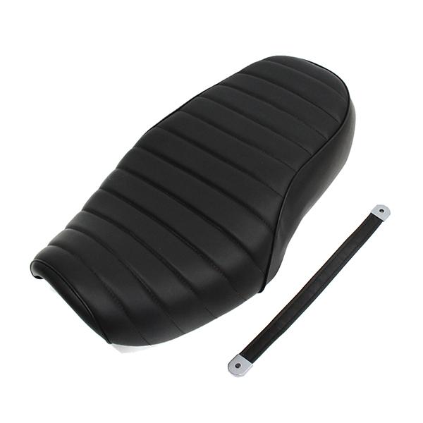 【参考適合車種】・メーカー：カワサキ・車種：バリオス ZR250A 91-96 1型・カラー：ブラック（黒）・仕様：・材質：合成レザー ◆セット内容：タックロールシートカバー ×1※タンデムベルトは保証の対象外となります。※海外パーツですの...