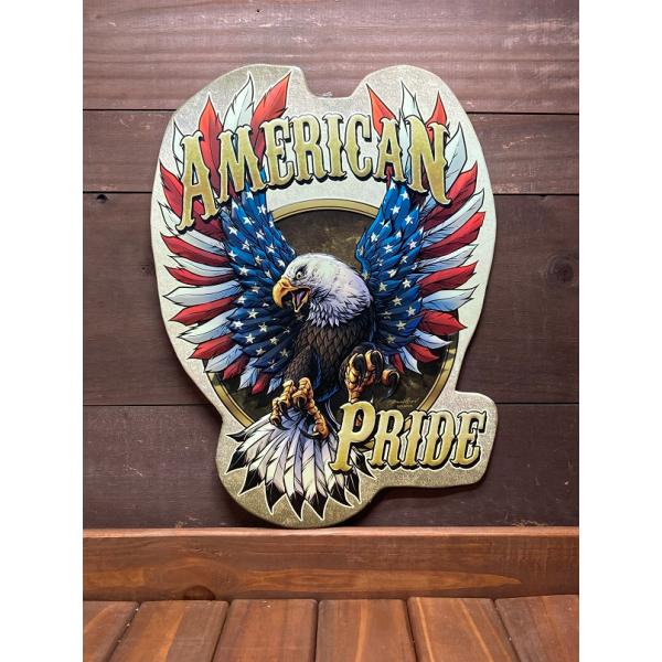 アメリカ　SIGN OF TIME 社製 エンボス加工　（３D）ダイカット（絵柄に合わせてかたどられてます） 裏側にフックがついているのでそのまま壁に飾ることが出来ます。 AMERCAN PRIDE アメリカの誇りお店の飾り　ガレージにいか...