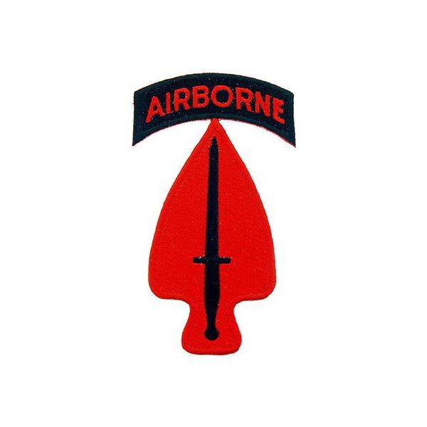 縦：10.5cm　横：6.5cm (頂点部分おおよそのサイズです)【つけ方】アイロンワッペンなので熱粘着可能ですが普段使い、洗濯などではがれてくることがあります。なので、衣料用接着剤もしくは縫い付けをお勧めします。 アイロン接着の際は、中温...