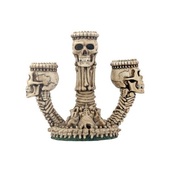絶妙に細かく樹脂彫刻されたアイテムその名は、納骨スケルトン・トリプルキャンドルホルダー！！ゴツゴツとした作りがイイカンジ！お好みのキャンドルを3本灯し、電気を消してみてください。お部屋が不気味な雰囲気に包まれます。そのままでもコアなインテリ...