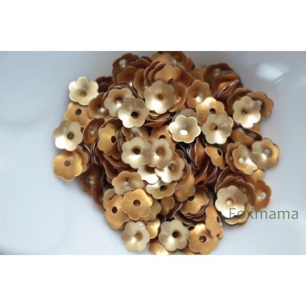 ＊表と裏で色味が違います。表は薄金色、裏は少し暗い黄色みのある金色です。＊穴1カ所【サイズ】 幅:約7mm多少の誤差はご了承くださいませ。【お伝えしたいこと】・中国製です・品質的に安定していなかったり作りが粗い部分があります。・ご使用環境・...