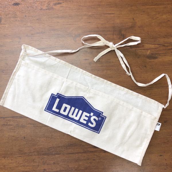 アメリカのを代表するホームセンターLOWE'S（ロウズ）の作業用エプロン２ポケット付きDIYやガーデニングでの使用はもちろんのことフリマでお釣りを入れたり、掃除機をかけるときに替えノズルを入れたり、壁に取り付けて郵便物などの収納など幅広く使...
