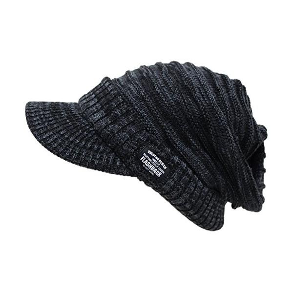 3色をミックスして編み上げたニットキャスケットです。<br>ツバ付なのですっきりとしたシルエットになります。<br>折り返しがあり寒いときはおろして耳をカバーすることも可能！！<br>後ろにタックがありか...