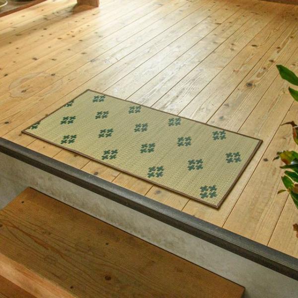 岡山県倉敷市にて倉敷いぐさを製作されている今吉商店 今吉俊文さんの倉敷いぐさの玄関マット です。今吉商店の倉敷い草の玄関マットは、岡山県倉敷市で栽培された高品質のい草を使用し、伝統的な技術と現代的なデザインを融合させた一品です。い草の爽やか...