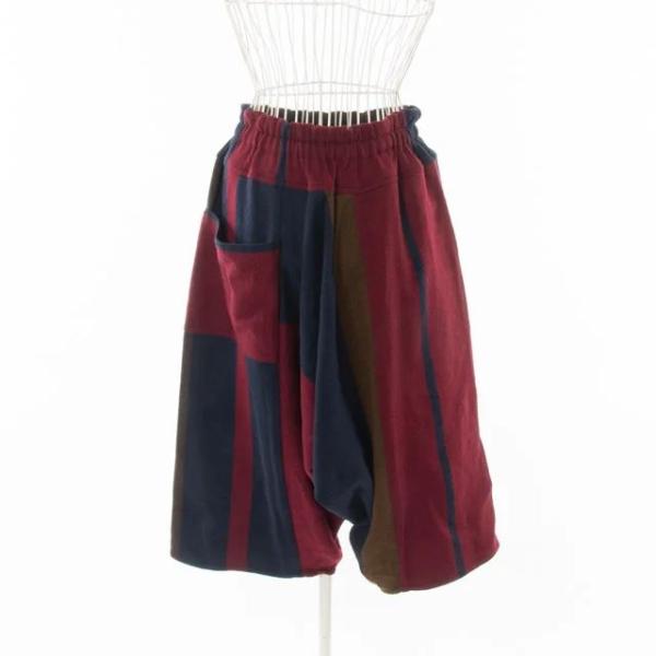 tamaki niime 【玉木新雌】さんのタルンパンツ(tarun pants) ショート丈のウール 03です。こちらは only one シリーズで、一点物となります。生地をタテ・ヨコ・ナナメに大胆に組み合わせた、遊び心のあるサルエル風...