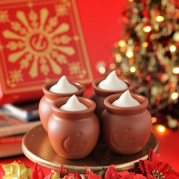 (バレンタイン プリン お菓子 ギフト スイーツ)(神戸スイーツ)可愛い素焼きの壷に入ったとろとろプリンは、まさにすくって食べるような魔法の食感！カスタードが濃厚なプリンの上には、ふんわり甘いクリーム。そして底には、丹念に煮詰めた香ばしいカ...