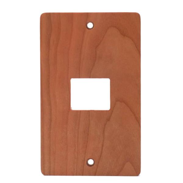 スイッチプレートライトブラウン/-/BSC00001・PatternName:1コチェリー材・パッケージ個数:1・特徴 - サイズ: 単口スイッチ用（標準サイズ対応） - 材質：天然チェリー材（表面は環境に優しいオイルコーティング仕上げ） ...