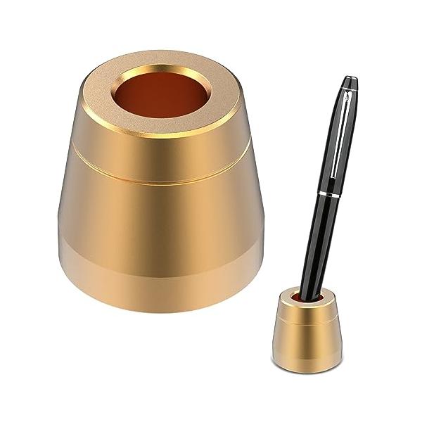 金/1pcs/-・Size:1pcsColor:金・一本ペン立て：使用頻度の多いペンをデスク上にスッキリ収納できる、おしゃれな1本ペンスタンドです。必要な時にサッと使えますし、紛失を防げます。・安定性高い：適度な重さでペンを挿すたびにペン立...