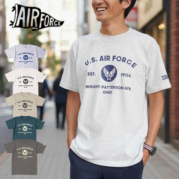 ビンテージロゴの U.S. AIR FORCE Tシャツ。袖のビンテージフラッグのワンポイントがいい感じです。日本で一番有名な米軍空軍基地は？　「ライトパターソン空軍基地」ではないでしょうか？【S】着丈：65cm　身幅：46cm　肩幅：40...