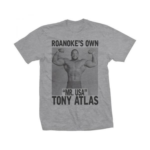 "Mr. U.S.A." Tony Atlas「ミスターUSA トニー・アトラス “ロアノークス・オウン” Tシャツ」この商品はアメリカのプロレスTシャツ製作会社ProWrestlingTees.comからのお取り寄せになります（受注生産）...