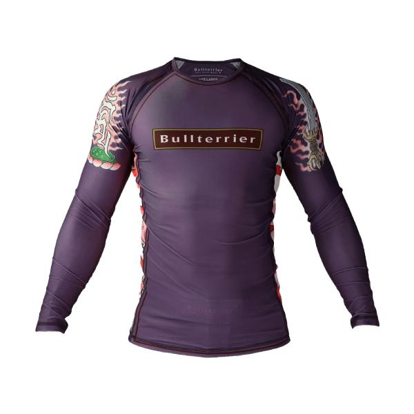 【発売日：2025年08月01日】【無心】に続く人気シリーズとして新登場したブルテリア「Acala」モデルのラッシュガード。本職の彫り師Blade Ink Satoshi氏によるデザインによる不動明王のプリントが施されております。伸縮性のあ...