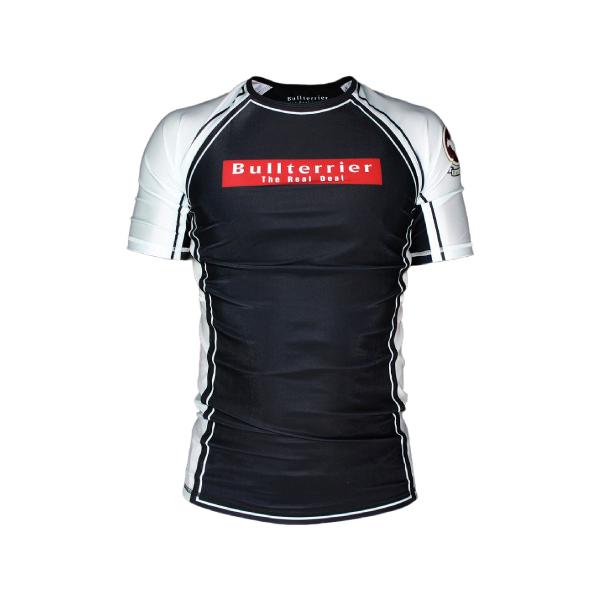 【発売日：2026年02月17日】格闘技ブランドブルテリアのラッシュガードRank4.0モデル伸縮性のあるポリエステル素材に蒸れやすい脇下部にはメッシュ素材を採用。柄は総染めですのでプリントはがれの心配はありません。〇サイズ・S（着丈63c...