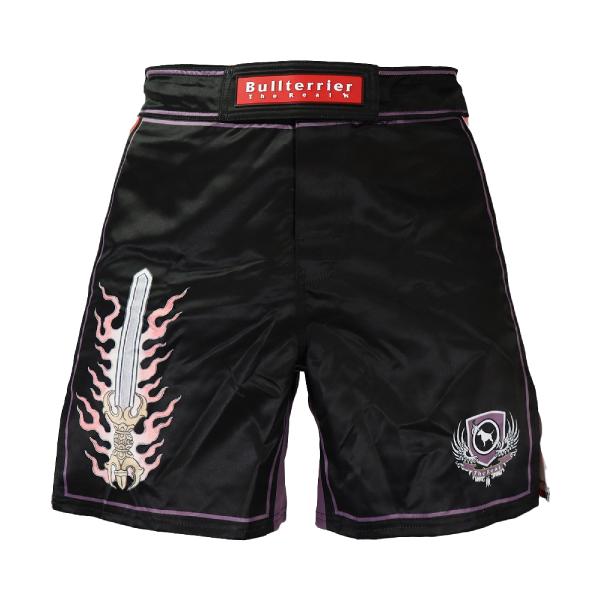 【発売日：2025年08月02日】【無心】に続く人気シリーズとして新登場したブルテリア「Acala」モデルのファイトショーツ。本職の彫り師Blade Ink Satoshi氏によるデザインによる不動明王のプリントが施されております。両サイド...