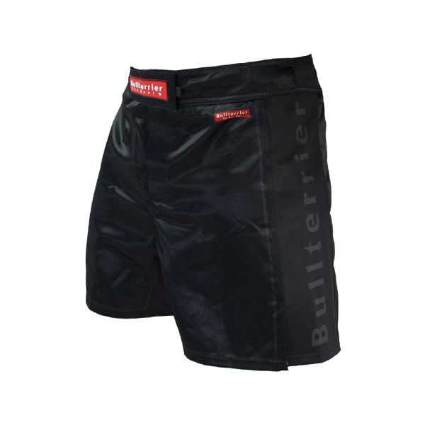 【発売日：2026年02月17日】ブルテリアのファイトショーツRank4.0モデル。両サイドにはスリットがはいり、サイドと股下には伸縮性のあるスパンデックス生地を採用し動きやすさを実現。スソがヒザに引っかかりにくいショート丈になりますので、...