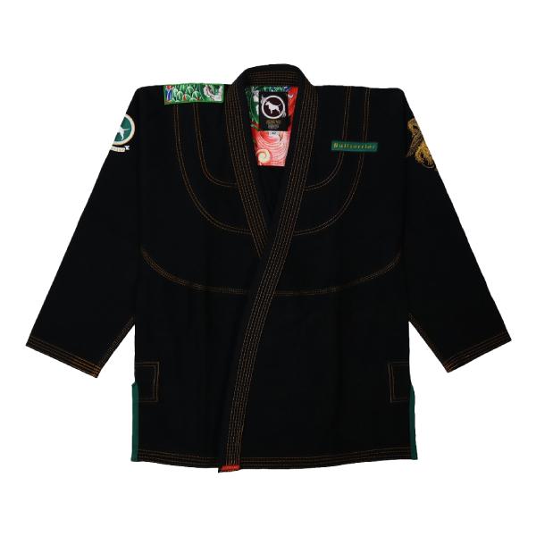 【発売日：2025年03月14日】【無心】に続く人気シリーズとして新登場したブルテリア「Houou」モデルの柔術衣。中国の神話に由来する伝説の鳥鳳凰の図柄をテーマに本職の彫り師Blade Ink Satoshi氏がデザインしました。ジャケッ...