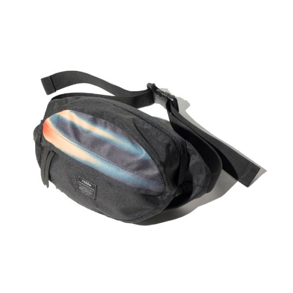 【発売日：2024年10月12日】シーズングラフィック「THERMOGRAPHY」を記したヒップバッグは使い勝手の良いサイズ。試合時のセコンドワークの細かいグッズを入れておく際に。もちろん普段使いにも。〇サイズ・8L（wide.39cm ×...