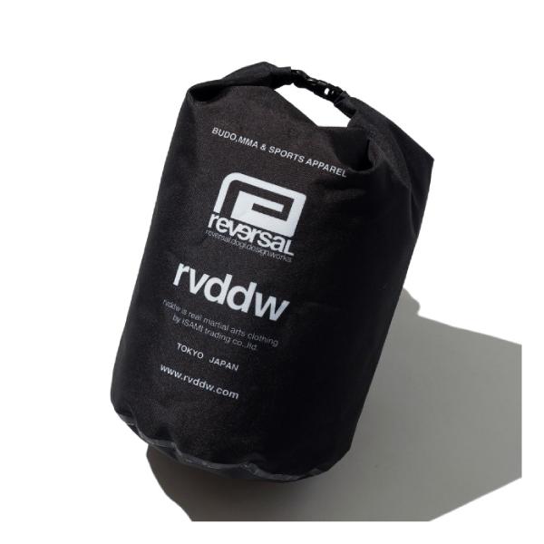 【発売日：2025年05月10日】練習後のビッタビタに濡れたウェアを持ち帰るのに最適なドライバッグがリニューアルして再登場。背面のネームにはrvddwらしい項目が。記入して使ってみては？〇サイズ・FREE（wide.41cm × high....