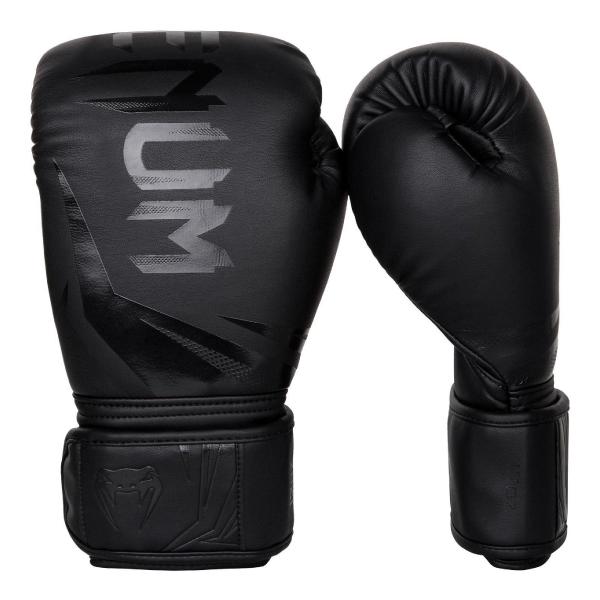 高品質の合成レザーを使用した Venum Challenger ボクシンググローブ3.0ジェネレーションは、試合やトレーニングセッション中に最高の耐久性と完璧なフィット感をもたらします。衝撃吸収性を高める3層構造を採用したグローブは、通気性...