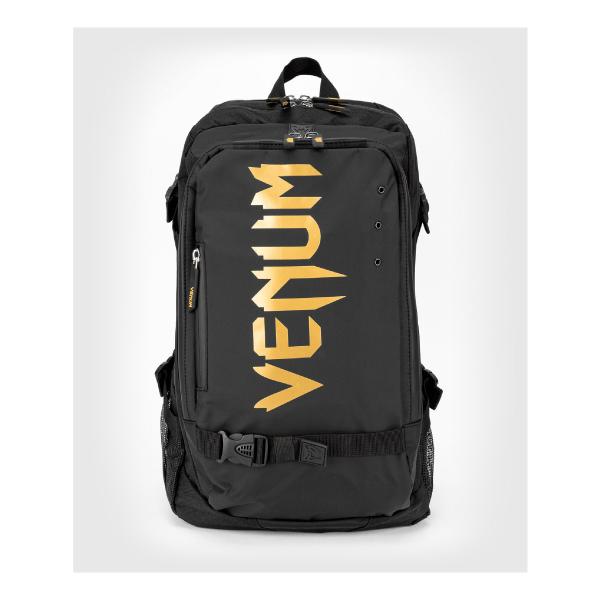 Venum Challenger Pro Evo バックパックには、所持品を保管できる、人間工学的に設計された3つのコンパートメントで構成されています。このバッグは、ジムに行くか、外出する時に使用するのに適しています。格闘技を学ぶ人がグロー...