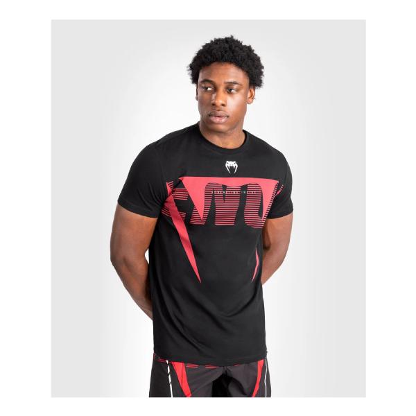 「Fight or flight」、ヴェナムのアドレナリン・コレクションは、努力と達人の真髄を体現している。Venum Adrenaline Men's Short Sleeve T-Shirtは、Venumロゴと名前を組み合わせた赤と黒の...