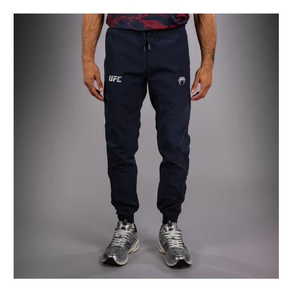 【発売日：2025年12月05日】UFC Zenith by Venumは、パフォーマンス革新の頂点を象徴します。次世代素材を採用し、機能性を最大化。アスリートの潜在能力を引き出し、オクタゴン内外で最高のパフォーマンスを実現します。メンズU...