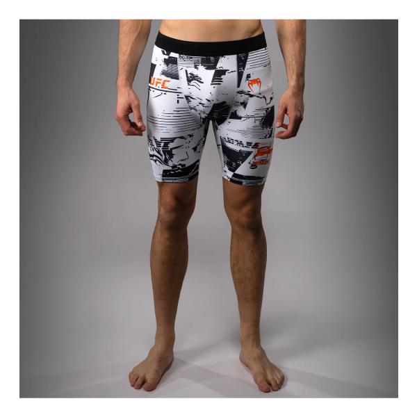 【発売日：2025年12月05日】UFC Zenith by Venumは、パフォーマンス革新の頂点を示します。次世代素材を採用し、機能性を最大化。アスリートの潜在能力を引き出し、オクタゴン内外で最高のパフォーマンスを実現します。多彩な格闘...