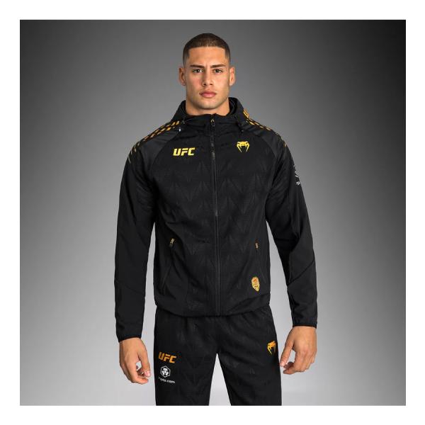 【発売日：2025年12月05日】UFC Zenith by Venumは、パフォーマンス革新の頂点を象徴します。次世代素材と最適化された機能性で設計され、アスリートが限界を超え、潜在能力を引き出し、オクタゴン内外で最大のパフォーマンスを発...