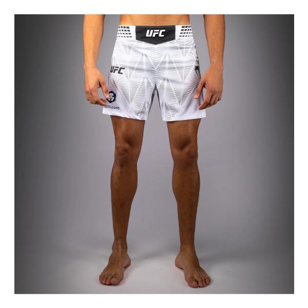 【発売日：2025年12月05日】UFC Zenith by Venumは、パフォーマンス革新の頂点を示します。最先端素材と機能性を追求し、アスリートが限界を超え、潜在能力を引き出し、オクタゴン内外で最高のパフォーマンスを発揮できるギアです...