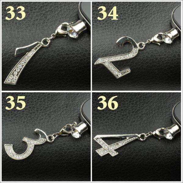 ★イヤホンジャック アクセサリー  スマートフォンなどのイヤホンジャックに差し込み、水やホコリからジャックを保護します！  【デザイン】ご希望のデザインをお選びください。【サイズ】●直径約3.5mmのジャックに対応 　本体(ストーン)：約9...