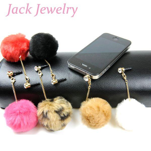 ★イヤホンジャック アクセサリー ボンボンファー付き スマートフォンなどのイヤホンジャックに差し込みます。 同時に、水やホコリが入りにくくなります。  【サイズ】●直径約3.5mmのジャックに対応 本体(ストーン)：約9mm ファー直径：約...