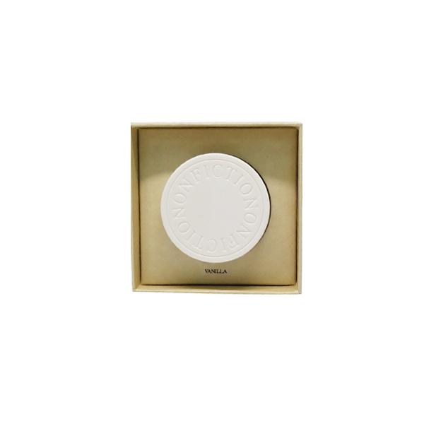 商品名：ノンフィクション バニラ ナリシング ヴィーガン リップバーム / NONFICTION VANILA Nourishing Vegan Lip Balm容量：8g商品詳細：潤いを与え、ハリのある状態に導くヴィーガンリップバーム。植...