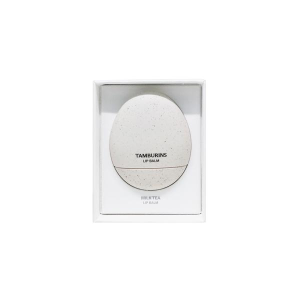 商品詳細：鼻先にほのかな香りを伝えるリップバーム。植物性オイルがうるおいで満たし、乾燥した唇をしっとり滑らかな状態に整えます。ほのかに漂うブラックティーをメインとした癒しを与える香りに、ココナッツノートを加え、柔らかい甘さを演出します。【使...