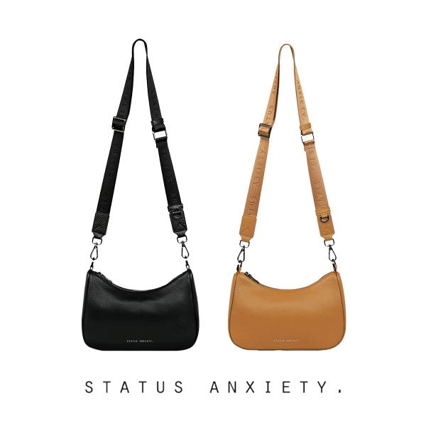 ▼STATUS ANXIETY / LOOK BOTH WAYS「Look Both Ways」バッグは、二重の個性を持つストラップで人々を驚かせます。短いショルダーストラップを使って、よりドレッシーな外出時の装いにしたり、長いウェブストラ...