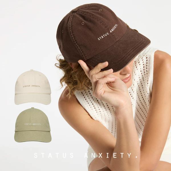 ▼STATUS ANXIETY / UNDER THE SUNユニセックス ベースボールキャップヴィンテージ感が特徴のベースボールキャップ。コットンツイル素材で、柔らかく着古したような風合いに仕上がっています。ブランドの洗礼された刺繍ロゴの...