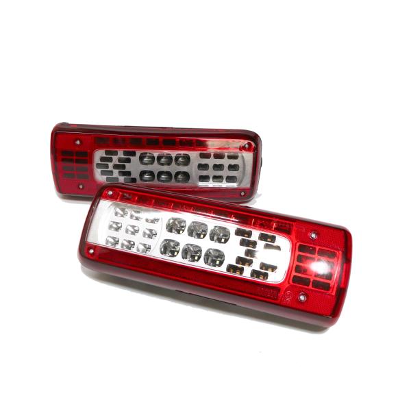 24V用トラックテールランプユーロデザインのLEDテールランプです光量もあり視認性も抜群です商品内容 左右2個セット　カプラーハーネス付き24V用サイズ　横35cm 縦12cm取り付け説明書は付属していませんので取り付けに不安のある方は最寄...