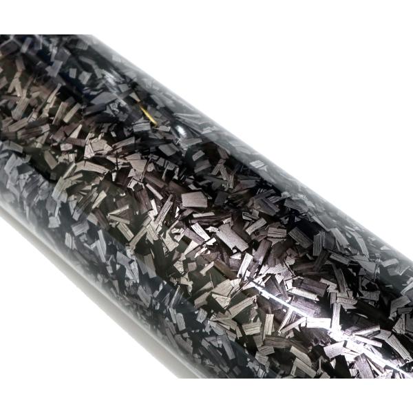 　フォージドカーボン風フィルムです。　幅が152cmありますので大きい部位も一枚貼り出来ます。　・・材質・・　PVC製立体フィルムで裏面のり付きですので裏紙を剥がすだけで貼り付け出来ます。　伸縮性に富んでおり熱を加えて伸ばしながら曲面にも張...