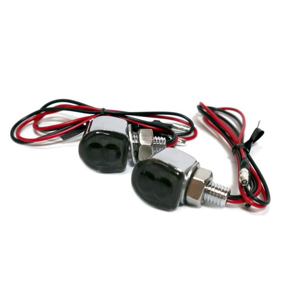 小型の金属製ウィンカーですストリートファイターカスタムやカフェレーサーは勿論ハーレーのユーロカスタムにマッチします。 商品内容 2個セット12V専用金属製スモークレンズ取り付け説明書は付属していませんが配線接続のみですので簡単です。