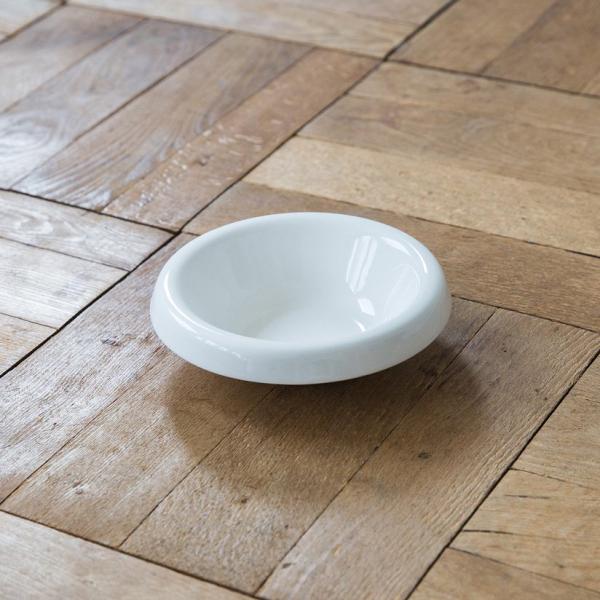 食事の姿勢も美しく。pecoloのフードスタンドは、日本の「お膳」をモチーフに開発されました。ペットは体格によって食べる量も、食べ易さも様々です。それぞれに合った大きさのボウルをお選びできるようになりましたので、お気に入りのサイズを見つけて...