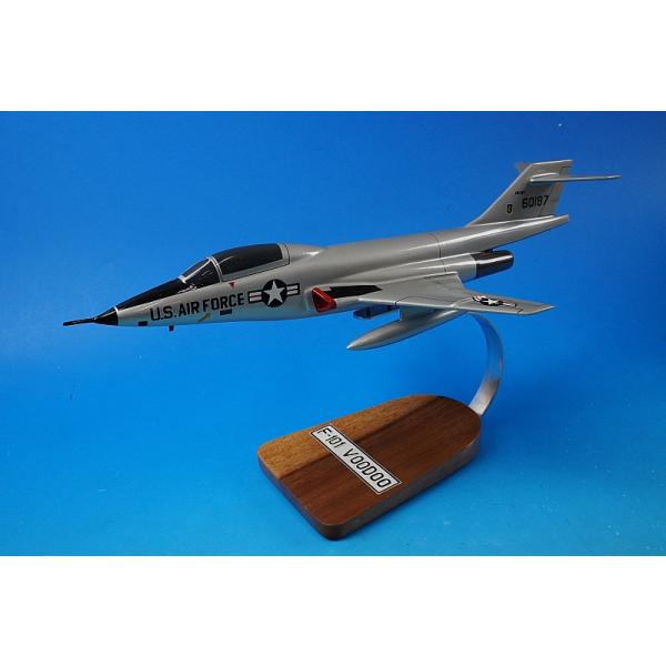 商品情報デスクトップモデル　ソリッド樹脂モデルスケール：1/46くらい（全長約43ｃｍ・全幅約24ｃｍ）商品状態・開封中古品です・本体に細かなスレ/ほんの少し塗装ムラございますが（画像参照下さい）、他目立ったダメージ無く状態良い方だと思いま...