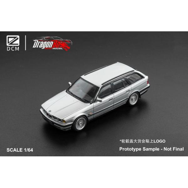 【発売日：2026年07月31日】【商品紹介】ダイキャスト輸入品の為パッケージ等多少のダメージがある場合がございます【メーカー】D.BoModel&amp;DCM【車体メーカー】BMW【品番】DB011-3【スケール】1/64【商品状態】新...