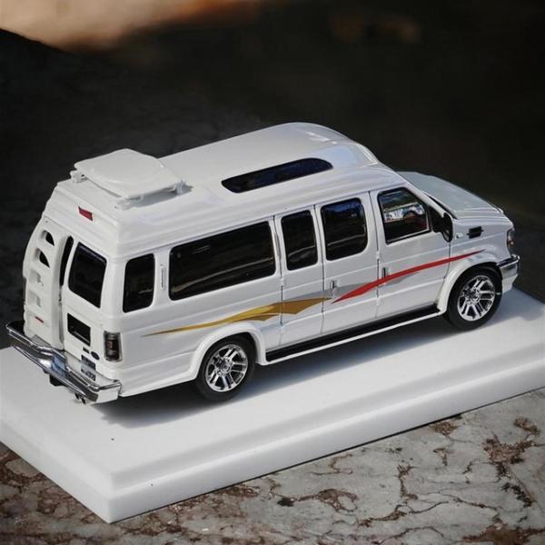 【発売日：2026年03月31日】【商品紹介】素材: ダイキャスト　輸入品の為パッケージ等多少のダメージがある場合がございます。【メーカー】MK Miniatures【車体メーカー】フォード【品番】MK-E350-2-WH-RD-S【スケー...