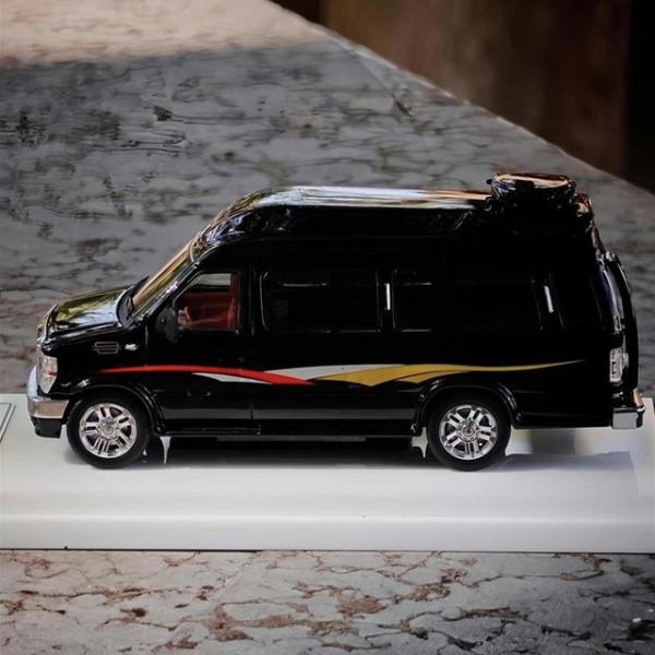 【発売日：2026年03月31日】【商品紹介】素材: ダイキャスト　輸入品の為パッケージ等多少のダメージがある場合がございます。【メーカー】MK Miniatures【車体メーカー】フォード【品番】MK-E350-2-BK-RD-S【スケー...