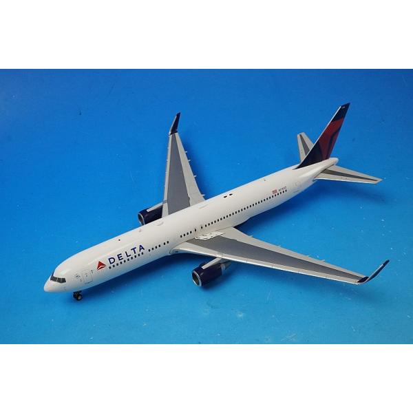 商品情報ダイキャストモデル商品状態・中古品ですが、本体に目立ったダメージ無く状態良い方だと思います・ギアパーツは固定されていて外れません・台座スタンド＆支柱が欠品しています・外箱にスレ/小キズ/角打ちございます・付属品は画像のものが全てです...