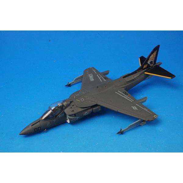 商品情報ダイキャストモデル商品状態・開封中古品です・本体に細かなスレ/ほんの少し塗装ムラ/水平尾翼付け根部分が若干緩く、尾翼が可動しますが（画像参照下さい）、他目立ったダメージ無く状態良い方だと思います・外箱にスレ/小キズ/角打ち/若干潰れ...