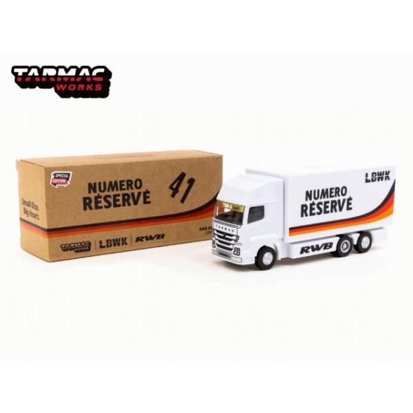 【商品紹介】ダイキャスト同カラーリングのトラック ( トランスポーター ) 付属。荷台のパネル内に車両を収納した特別パッケージ。【メーカー】Tarmac Works【車体メーカー】RWB【品番】T64-017-LBWK【スケール】1/64【...