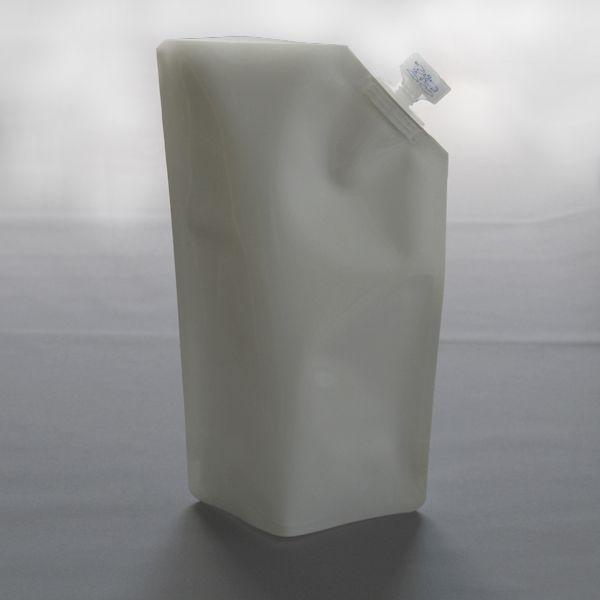 注ぎ口の付いたパック容器５００ml乳白色の１０枚セットです。サンプル的に使用するだけで大量には必要ないというお客様のニーズに合わせ、１０枚セットでの販売です。上部が開いています（注ぎ口の横商品詳細画像４枚目）充填後にシーラーで閉じるだけです...