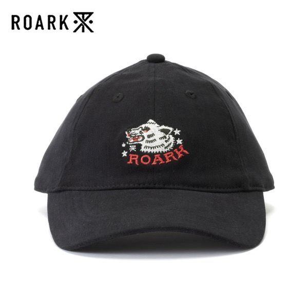 ROARK / "WOLFPACK" 6PANEL CAP - LOWタフでストレッチ性のあるコットンツイルにWASH加工を施した生地を採用。グラフィックは刺繍仕様です。素材：コットン98% ポリウレタン2%■SIZEONESIZE(高さ1...